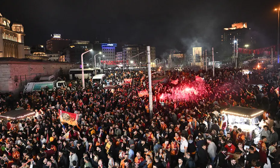 Galatasaray'ın şampiyonluğu Türkiye ve yurt dışında coşkuyla kutlandı ...
