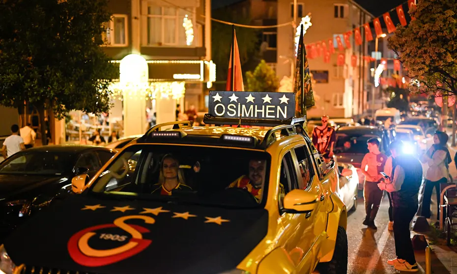 Galatasaray'ın şampiyonluğu Türkiye ve yurt dışında coşkuyla kutlandı ...